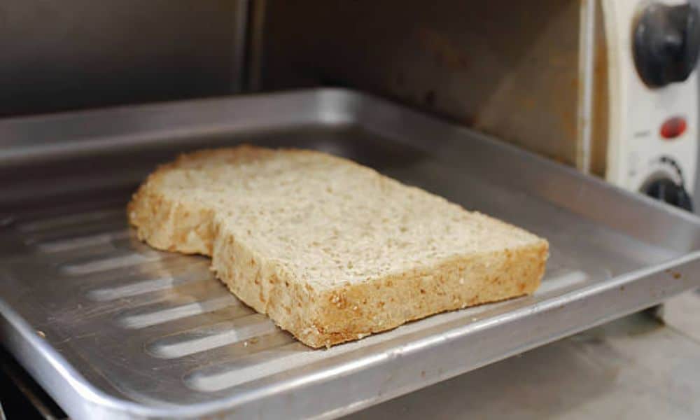 How to Toast Bread in a Toaster Oven Easily - HomeEPlanner