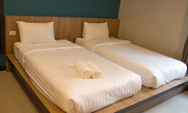 How To Arrange 2 Twin Beds In Small Room